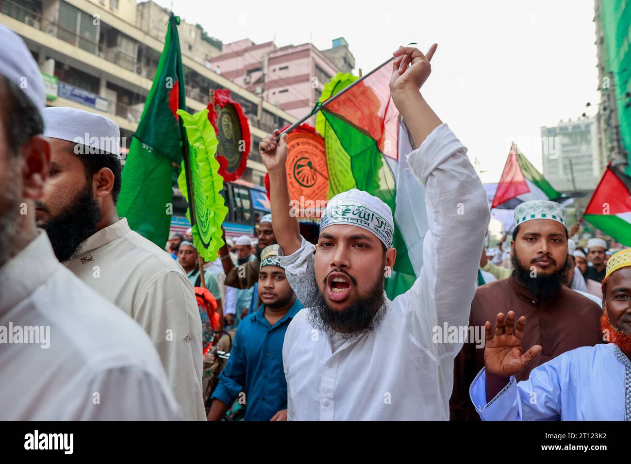 Dhaka, Bangladesh. 10th Oct, 2023. Supporters of Islami Andolon ...