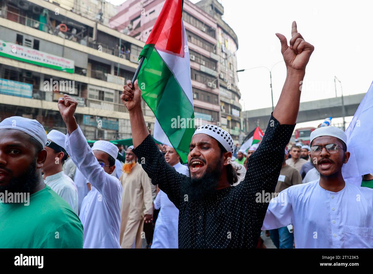 Dhaka, Bangladesh. 10th Oct, 2023. Supporters of Islami Andolon ...