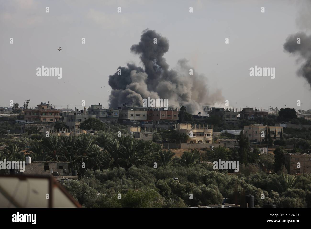 Smoke billows from the Gaza s Rafah border crossing with Egypt during ...