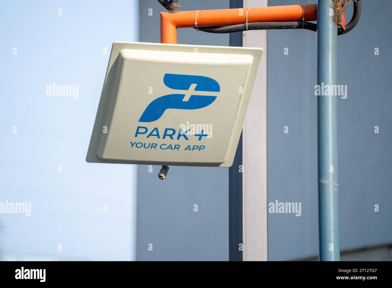 Indian startup Parkplus sensory and sign posts at entry to shopping mall, society and more ...