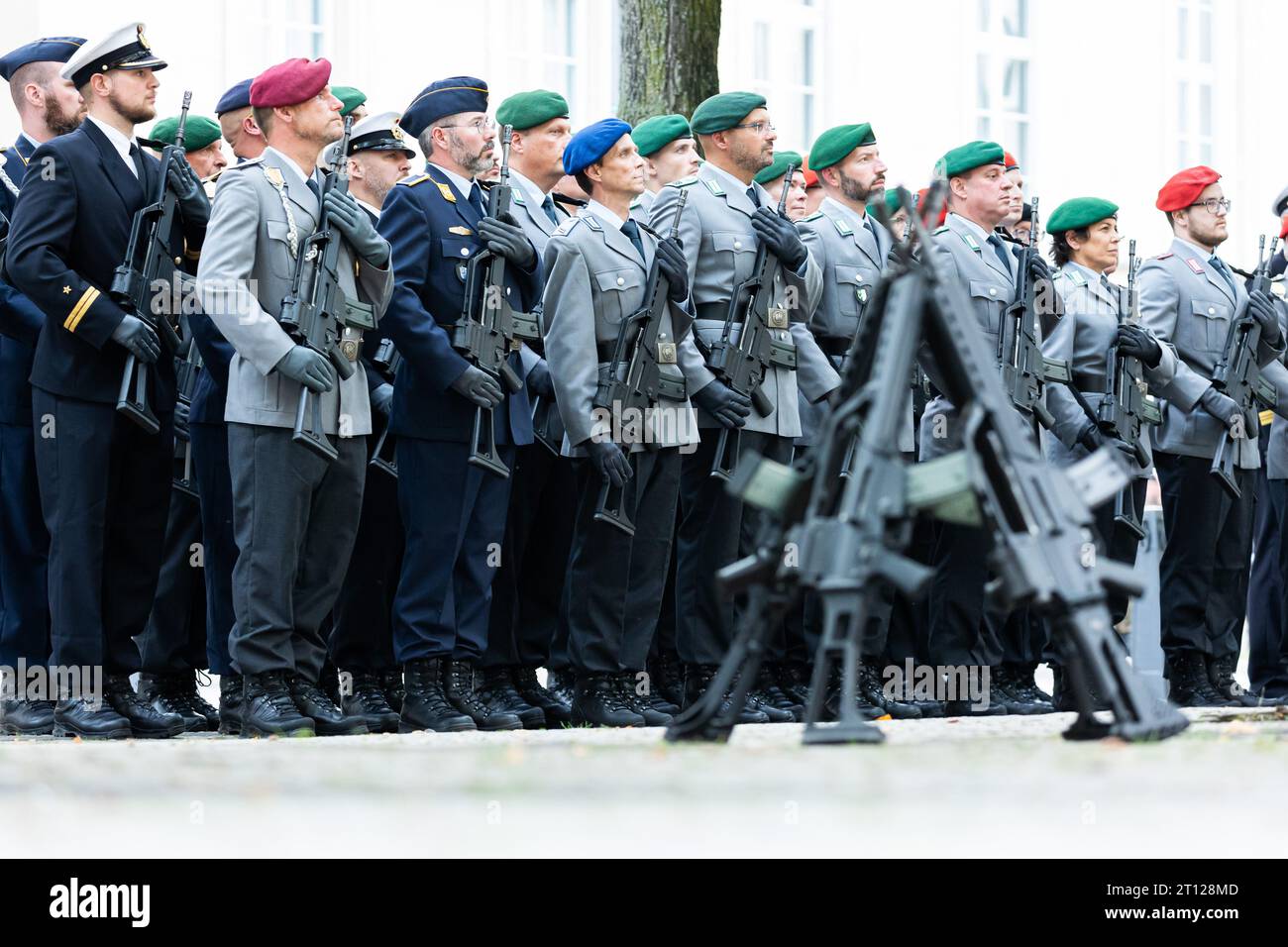 10 October 2023, Lower Saxony, Hanover: Soldiers from the Lower Saxony ...