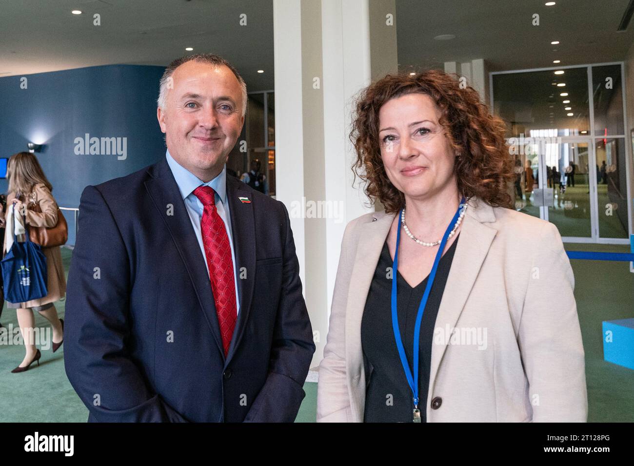 Bulgarian delegation poses after Bulgaria was elected as member of UN ...