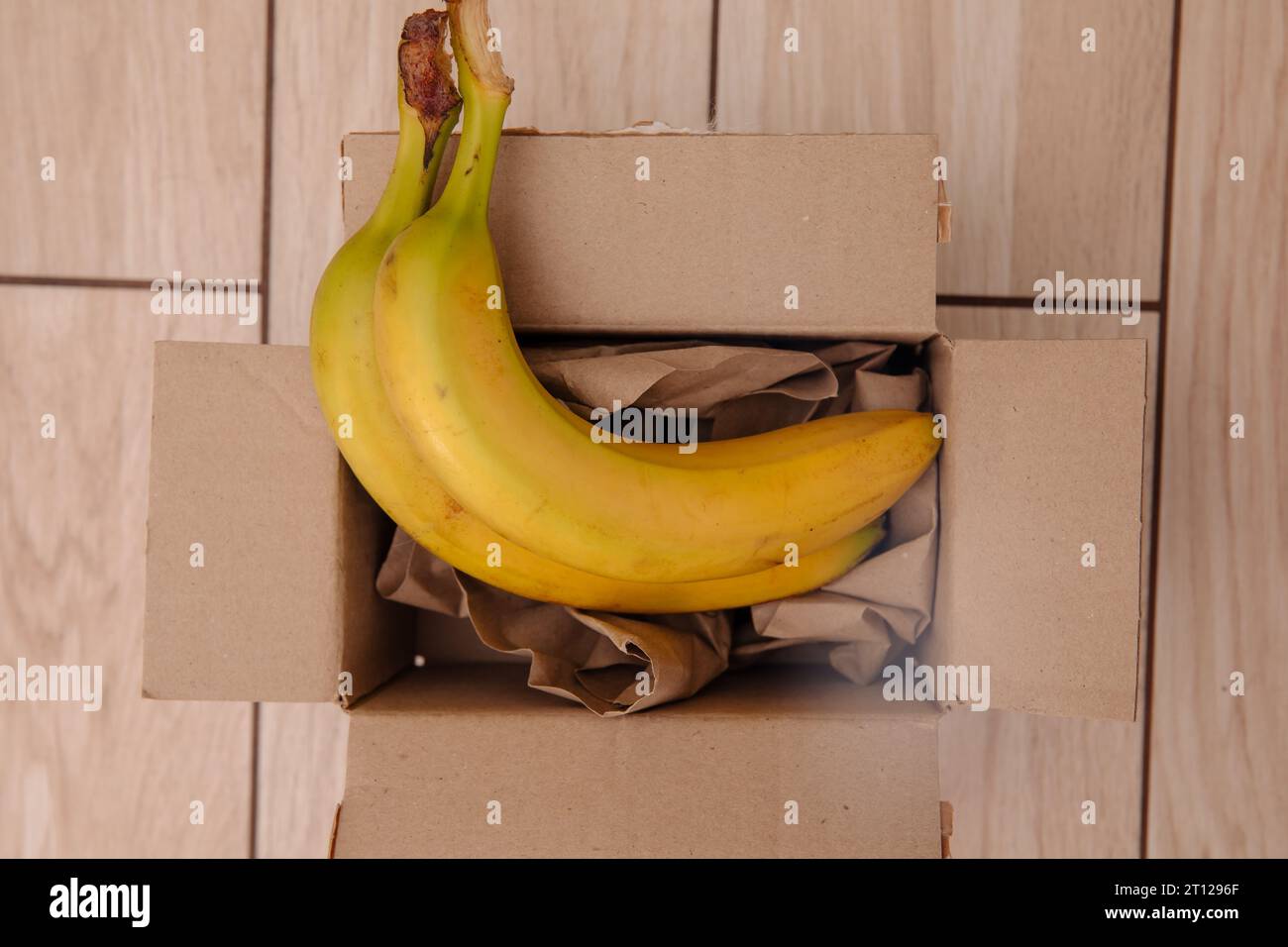 Banana fruit in a brown paper recycled box Stock Photo - Alamy