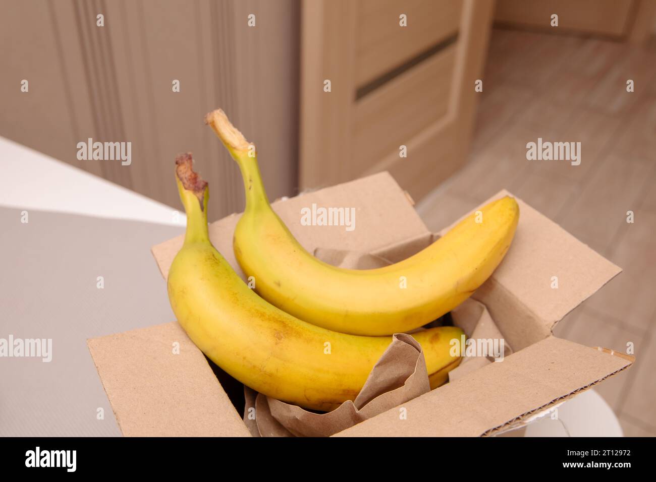 Banana fruit in a brown paper recycled box Stock Photo - Alamy