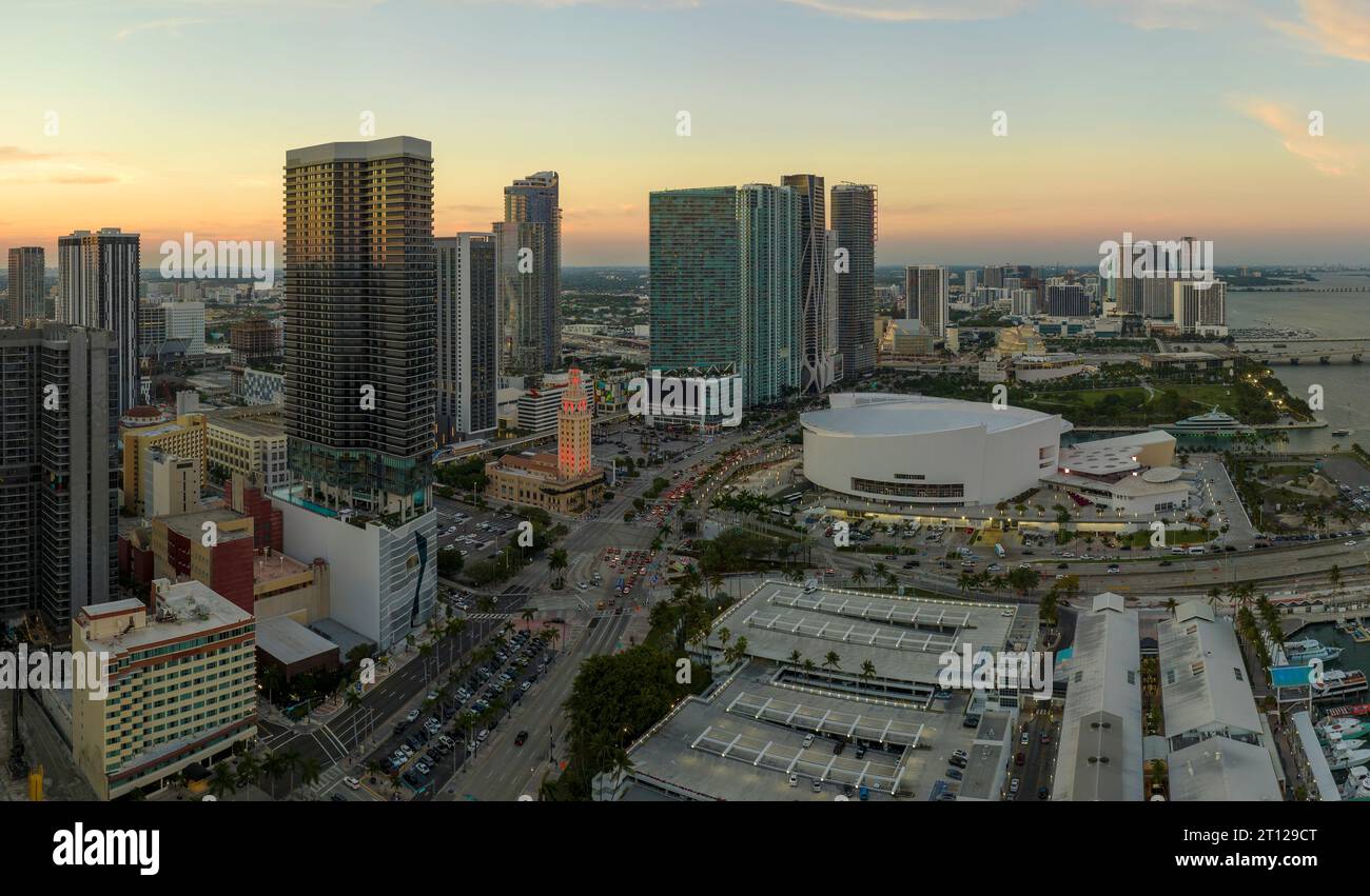 Evening urban landscape of downtown district of Miami Brickell in ...
