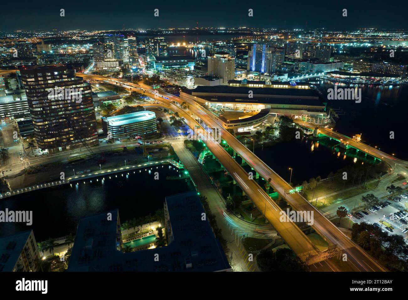 Elevated freeway in american city hi-res stock photography and images ...