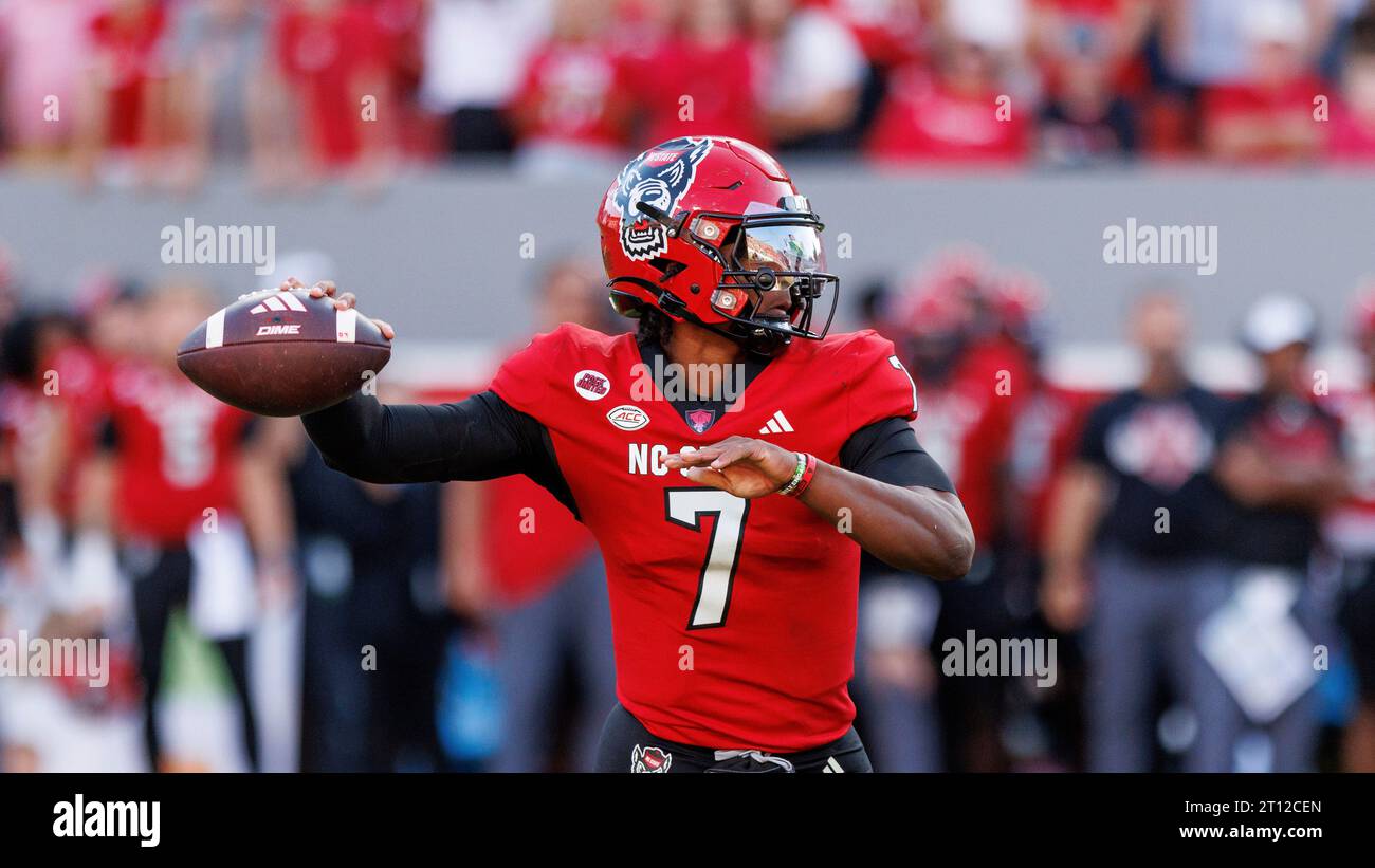 North Carolina State's MJ Morris (7) makes a pass during an NCAA ...