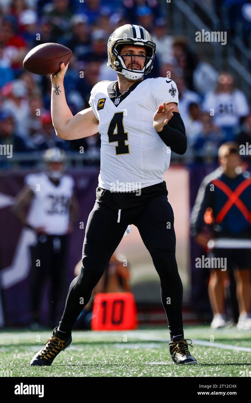 New Orleans Saints quarterback Derek Carr (4) makes a pass during the ...