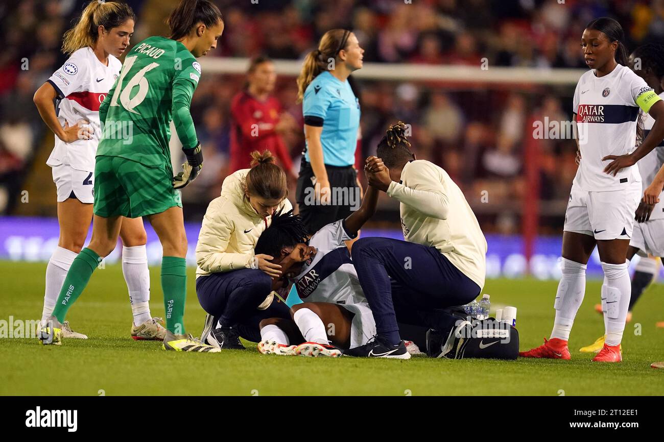 Stretcher football utd hi-res stock photography and images - Alamy