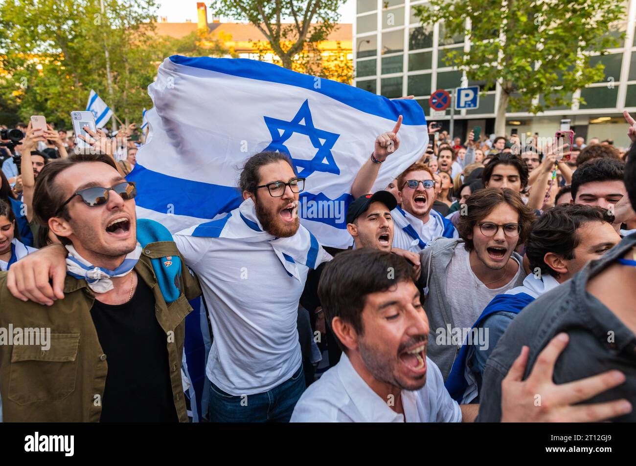 Madrid, Spain. 10th Oct, 2023. Protesters shouting slogans and waving ...