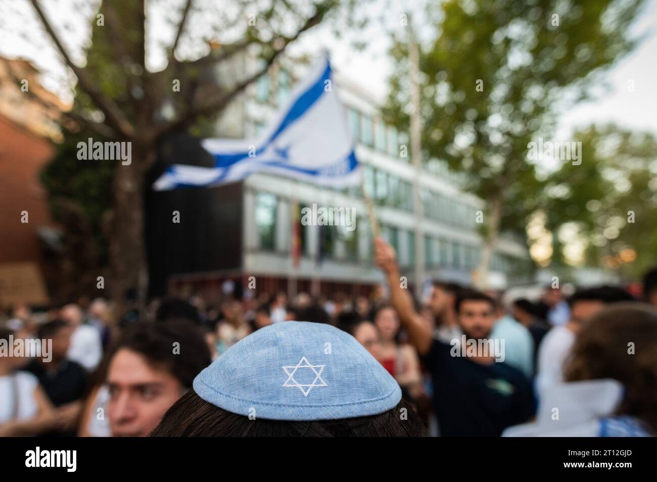 Madrid, Spain. 10th Oct, 2023. A man with a kippah and a Star of David ...
