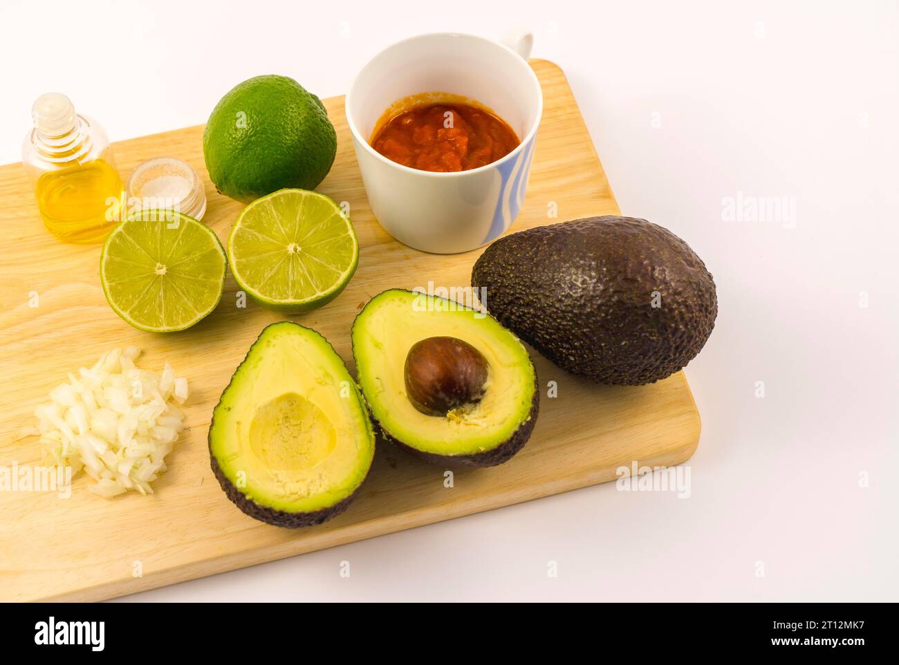 We prepare the tomato sauce. Recipe to make a nice guacamole Stock ...