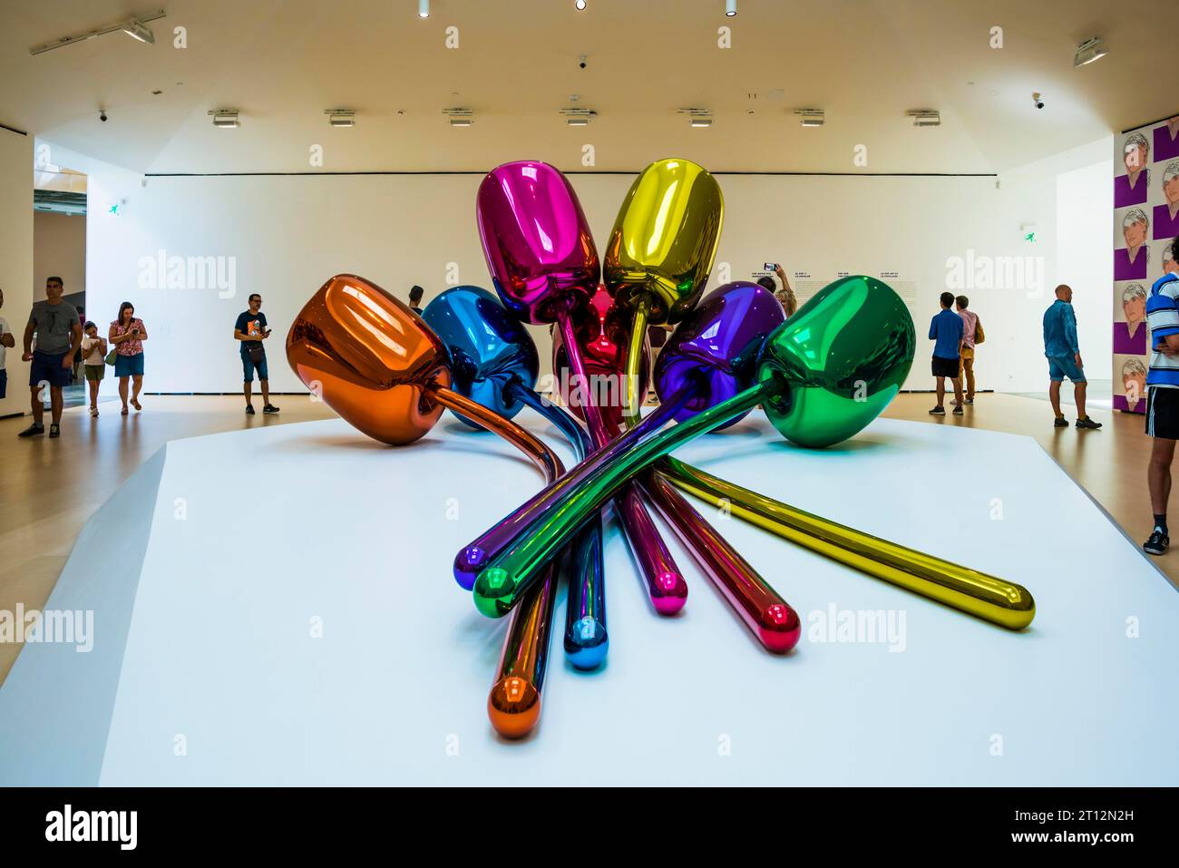 Guggenheim Museum, architect Frank Gehry, interior view, artist Jeff ...