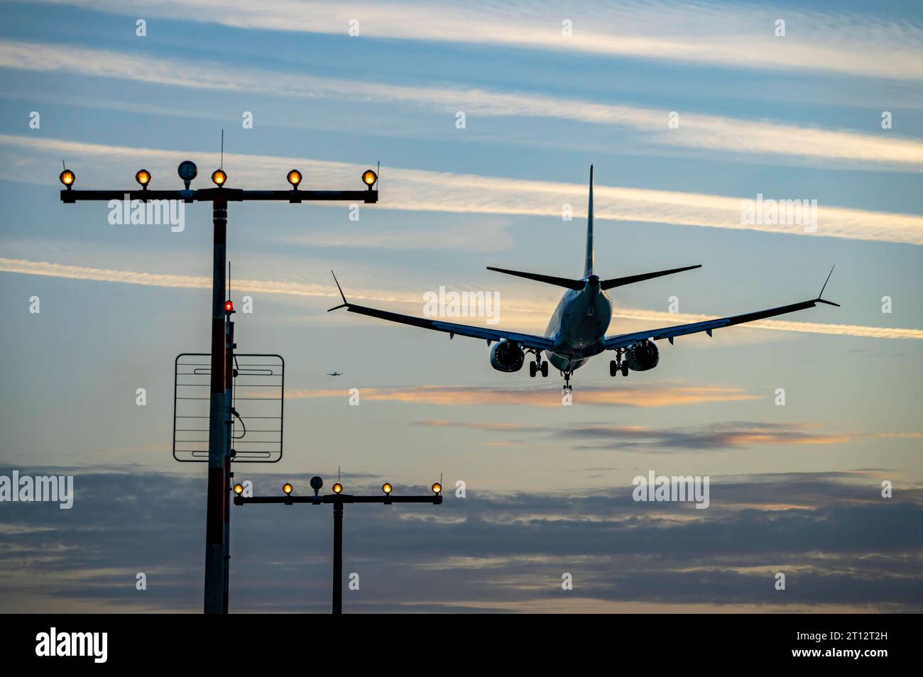 Lanebahnbeleuchtung hi-res stock photography and images - Alamy