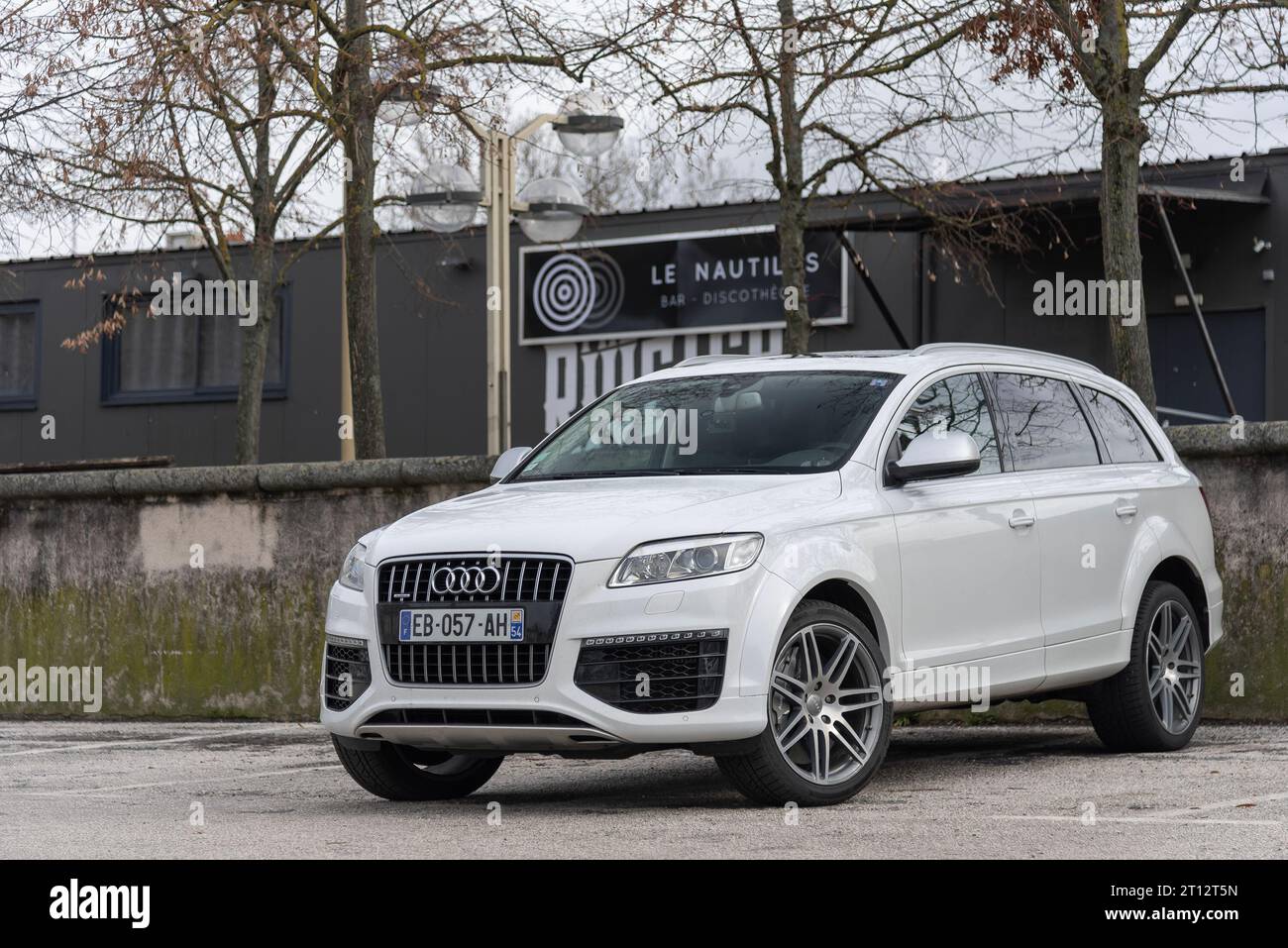 Audi q7 hi-res stock photography and images - Alamy