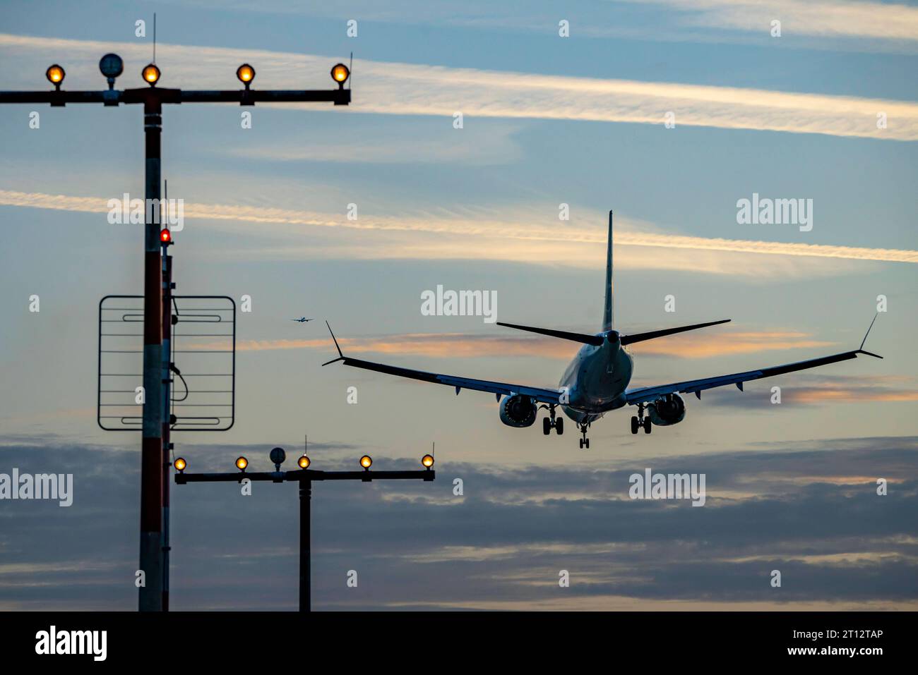 Lanebahnbeleuchtung hi-res stock photography and images - Alamy