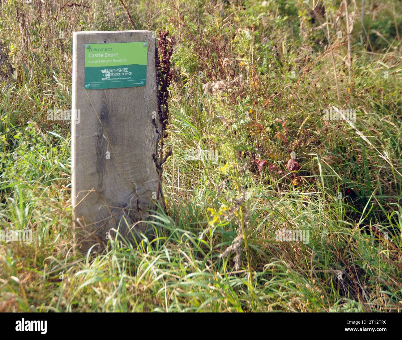 ENGLAND COASTAL PATH, PORTSMOUTH HARBOUR, CASTLE SHORE PARK ...