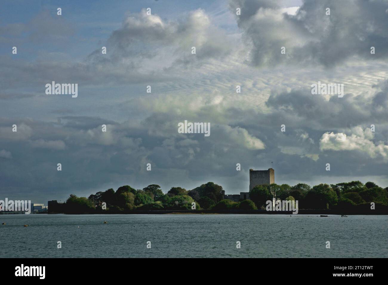 ENGLAND COASTAL PATH, PORTSMOUTH HARBOUR, CASTLE SHORE PARK ...