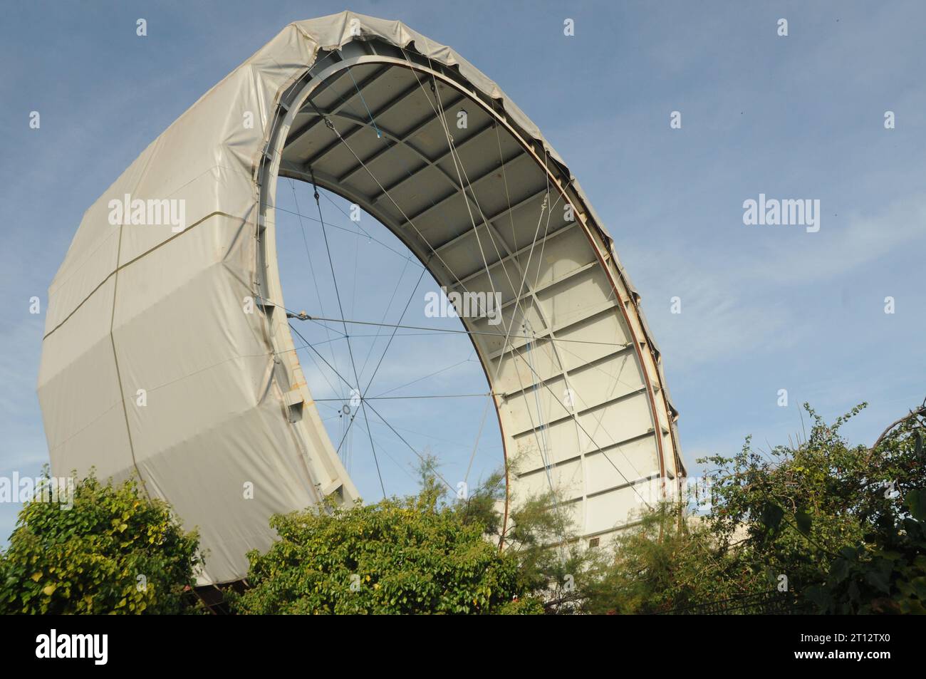 ENGLAND COASTAL PATH, PORTSMOUTH HARBOUR, CASTLE SHORE PARK ...