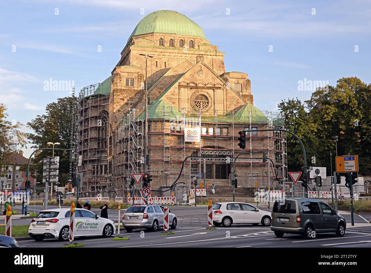 Polizeischutz jüdischer Einrichtungen Die alte Synagoge in Essen, die ...