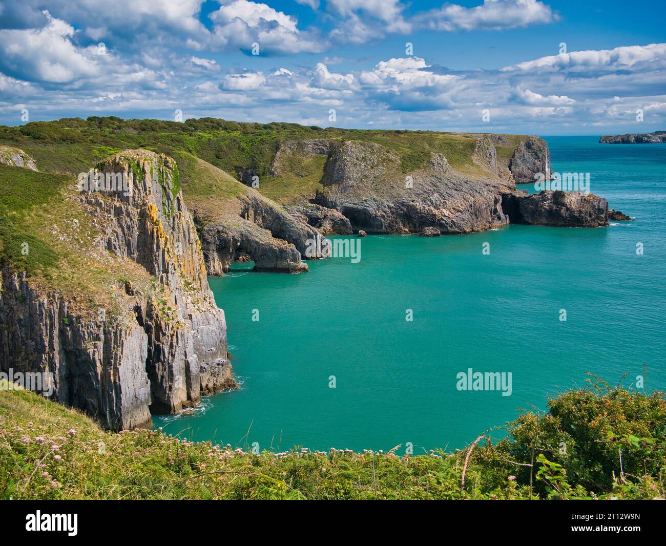 Sedimentary rock limestone layers hi-res stock photography and images ...