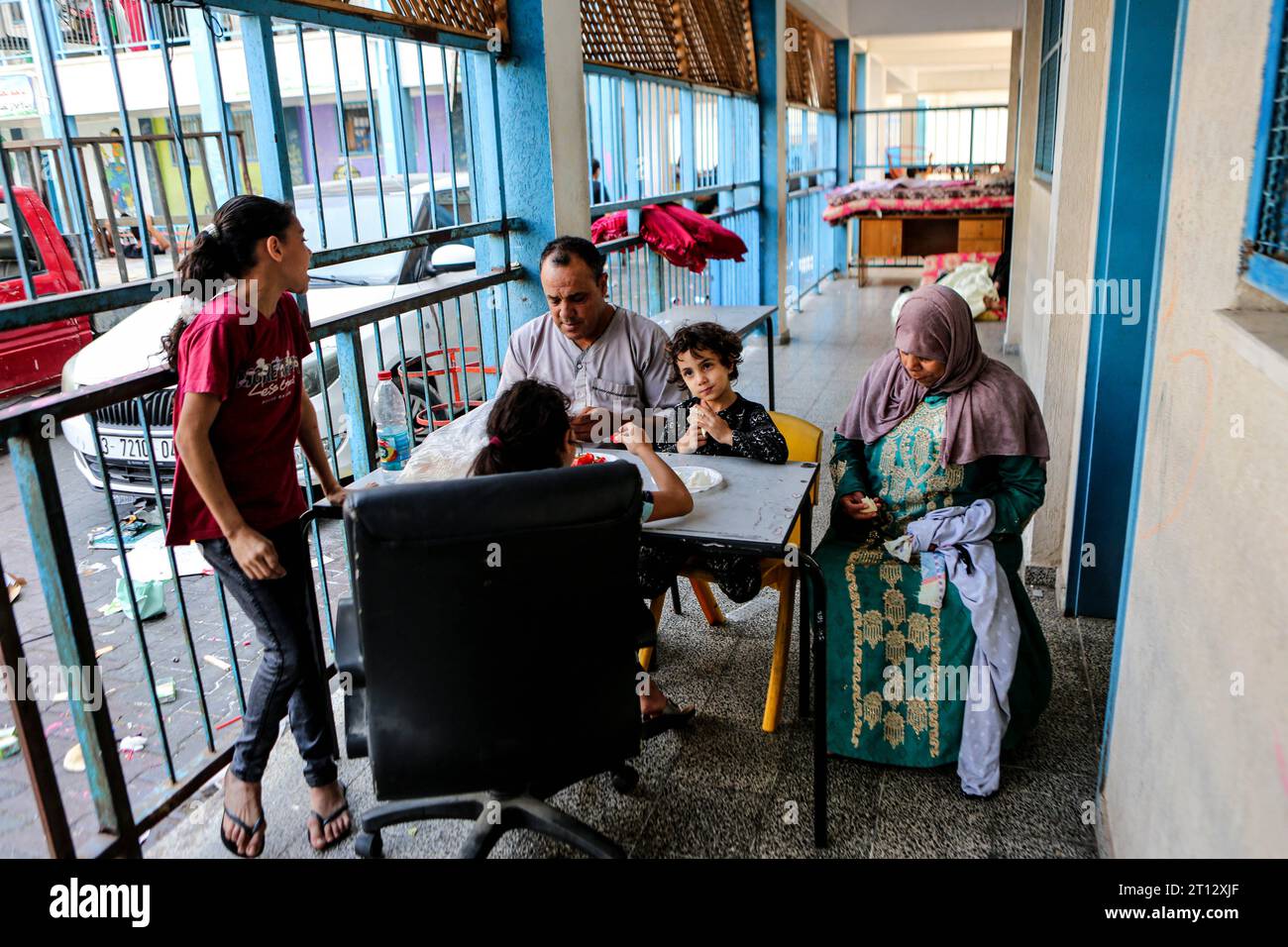 October 8, 2023: Gaza, Palestine. 10 October 2023. Displaced ...