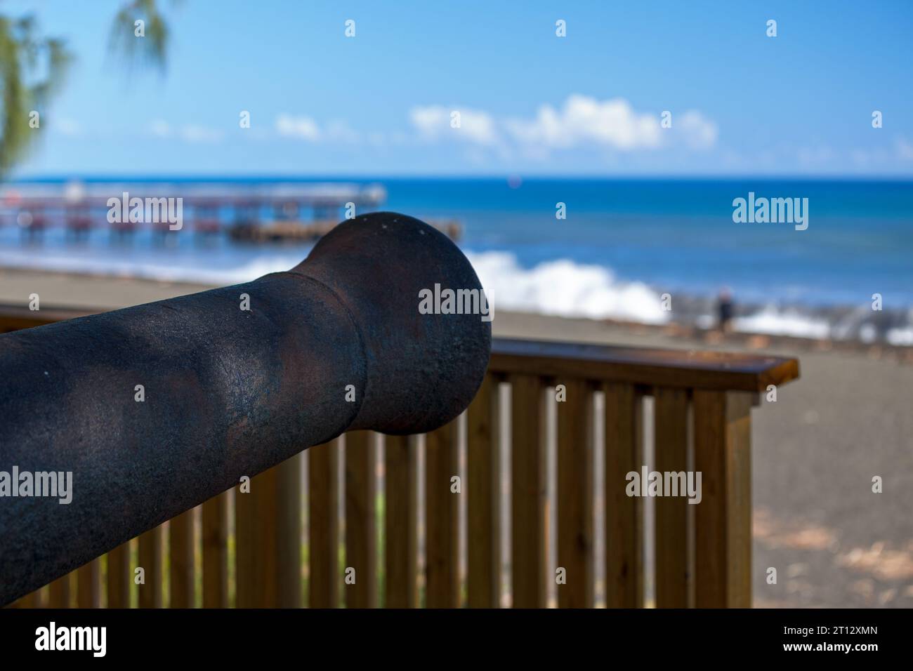 Old cannon with in the background, the Débarcadère de Saint-Paul ...