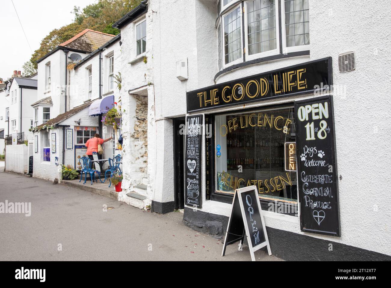 Street scene polperro cornwall hi-res stock photography and images - Alamy
