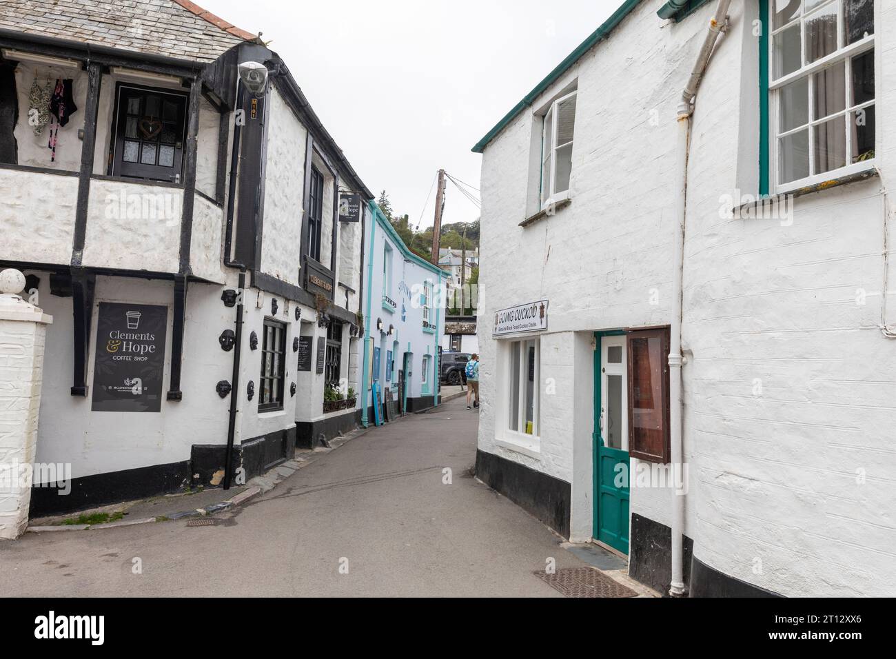 Street scene polperro cornwall hi-res stock photography and images - Alamy