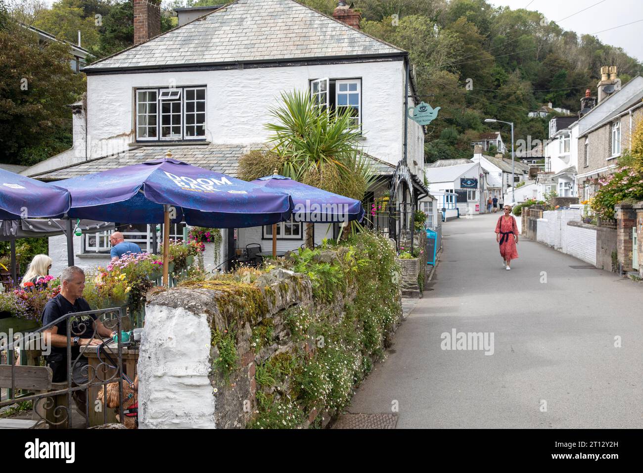 Street scene polperro cornwall hi-res stock photography and images - Alamy