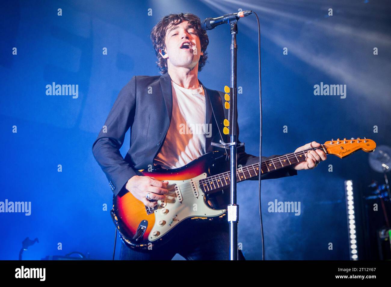 Inhaler performing live - Elijah Hewson frontman Stock Photo - Alamy