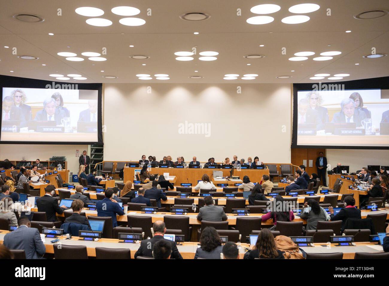 (231010) -- UNITED NATIONS, Oct. 10, 2023 (Xinhua) -- A meeting of the ...