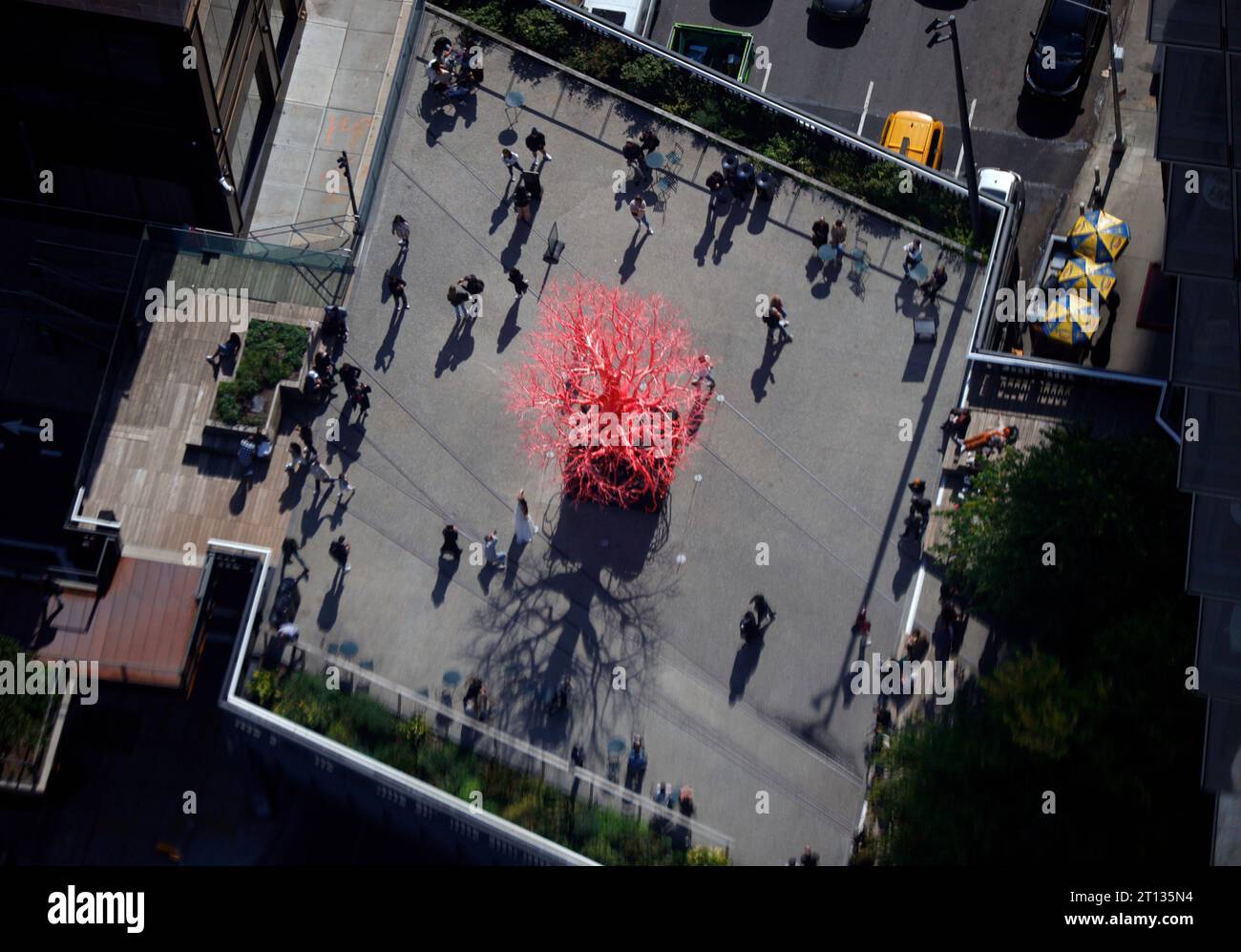 High line observation deck hi-res stock photography and images - Alamy