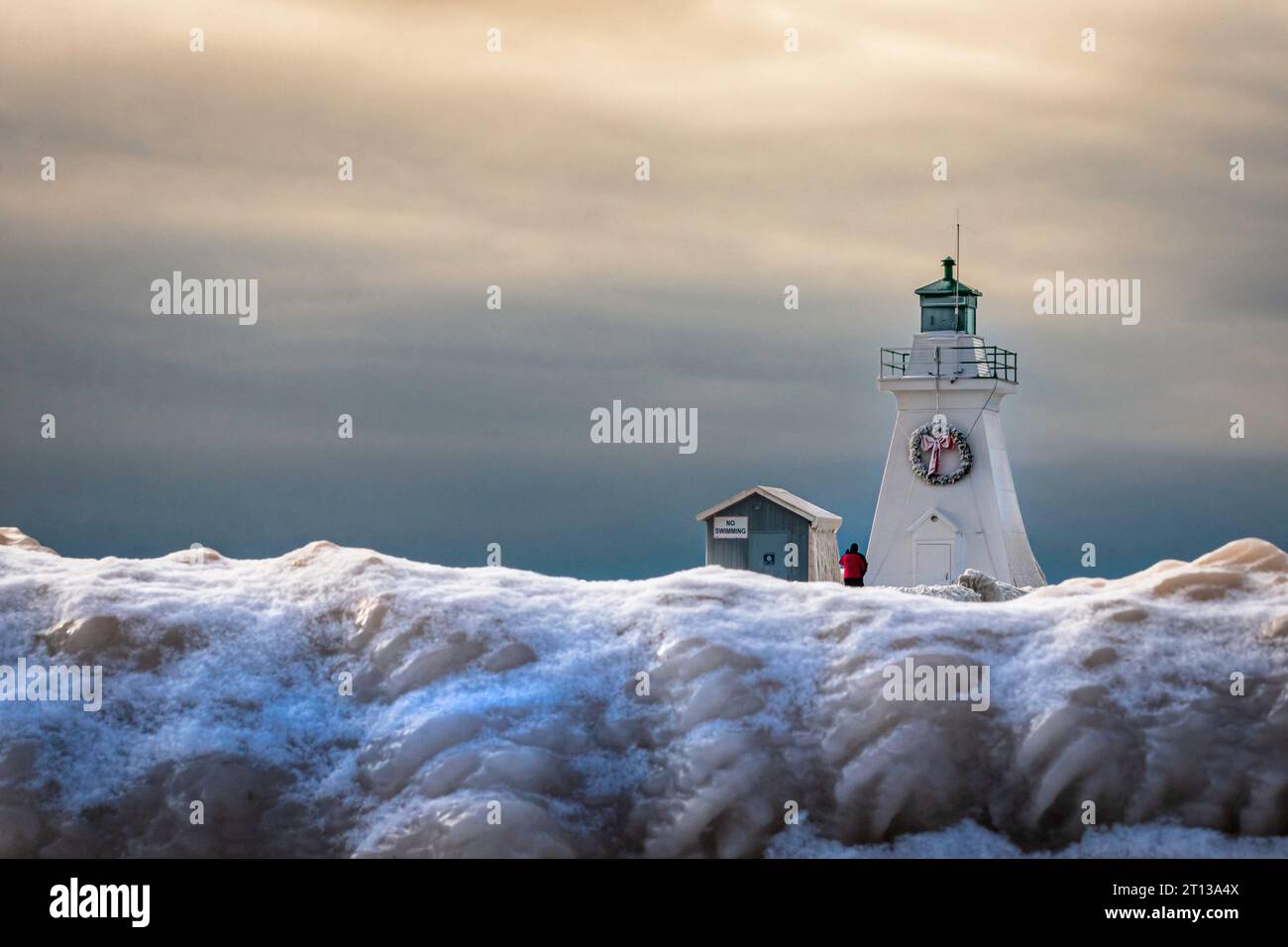 Lake erie lighthouse ice storm hi-res stock photography and images - Alamy