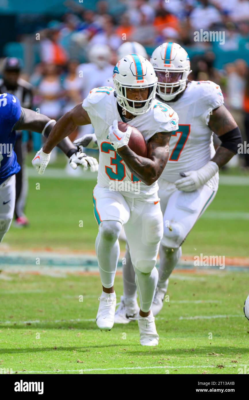 Miami Dolphins running back Raheem Mostert (31) runs with the ball ...