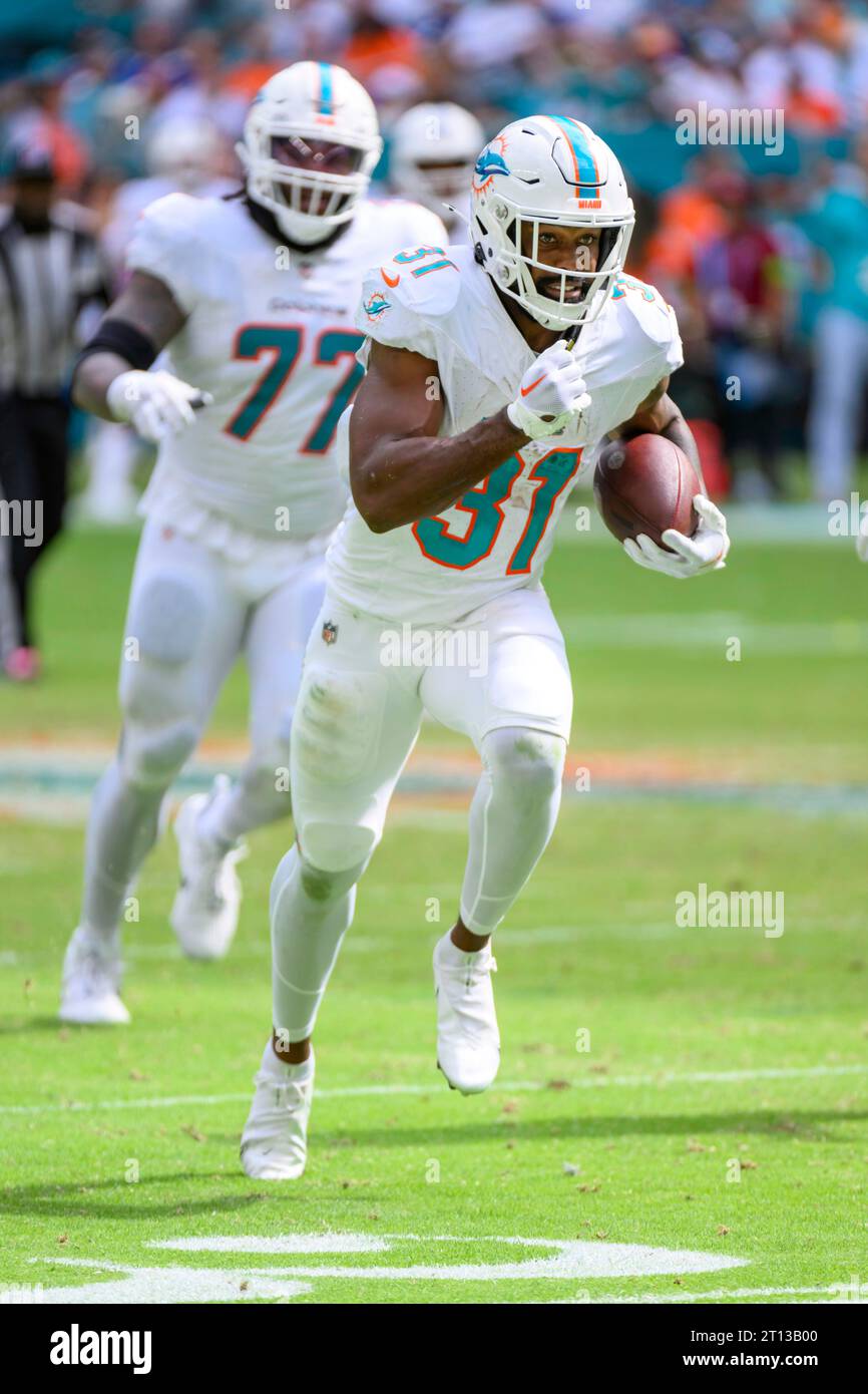 Miami Dolphins running back Raheem Mostert (31) runs with the ball ...
