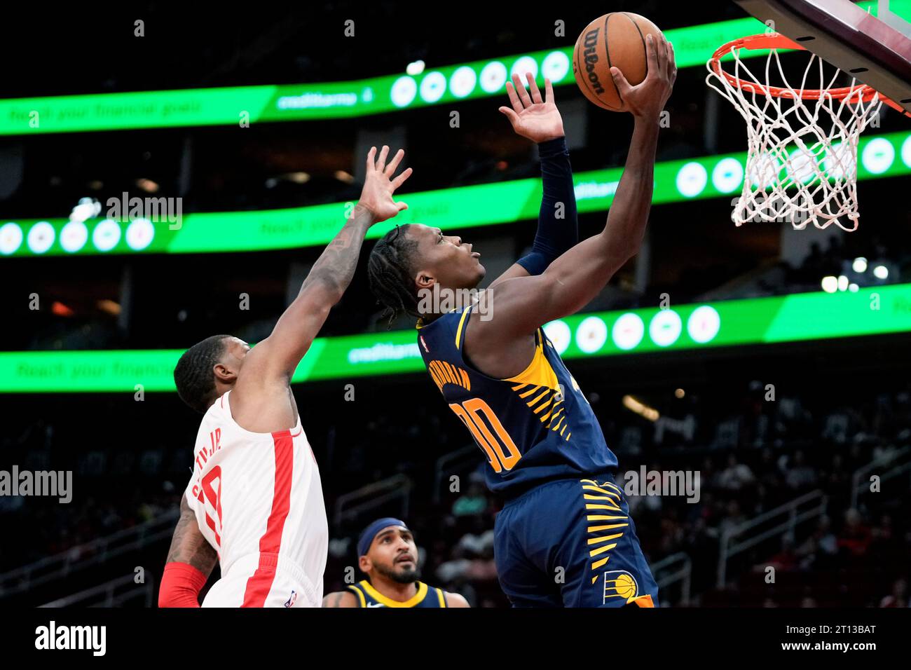 Indiana Pacers guard Bennedict Mathurin, right, drives to the basket ...