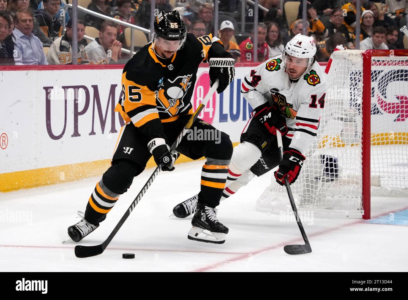 Pittsburgh Penguins' Erik Karlsson (65) works the puck around the net ...