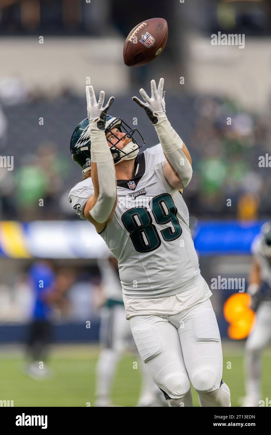 Philadelphia Eagles tight end Jack Stoll (89) warms up before playing ...