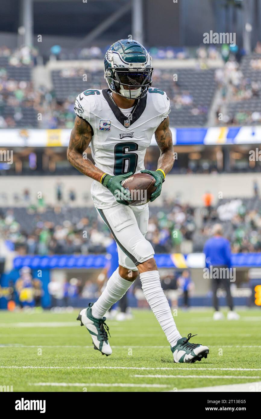 Philadelphia Eagles wide receiver DeVonta Smith (6) warms up before ...