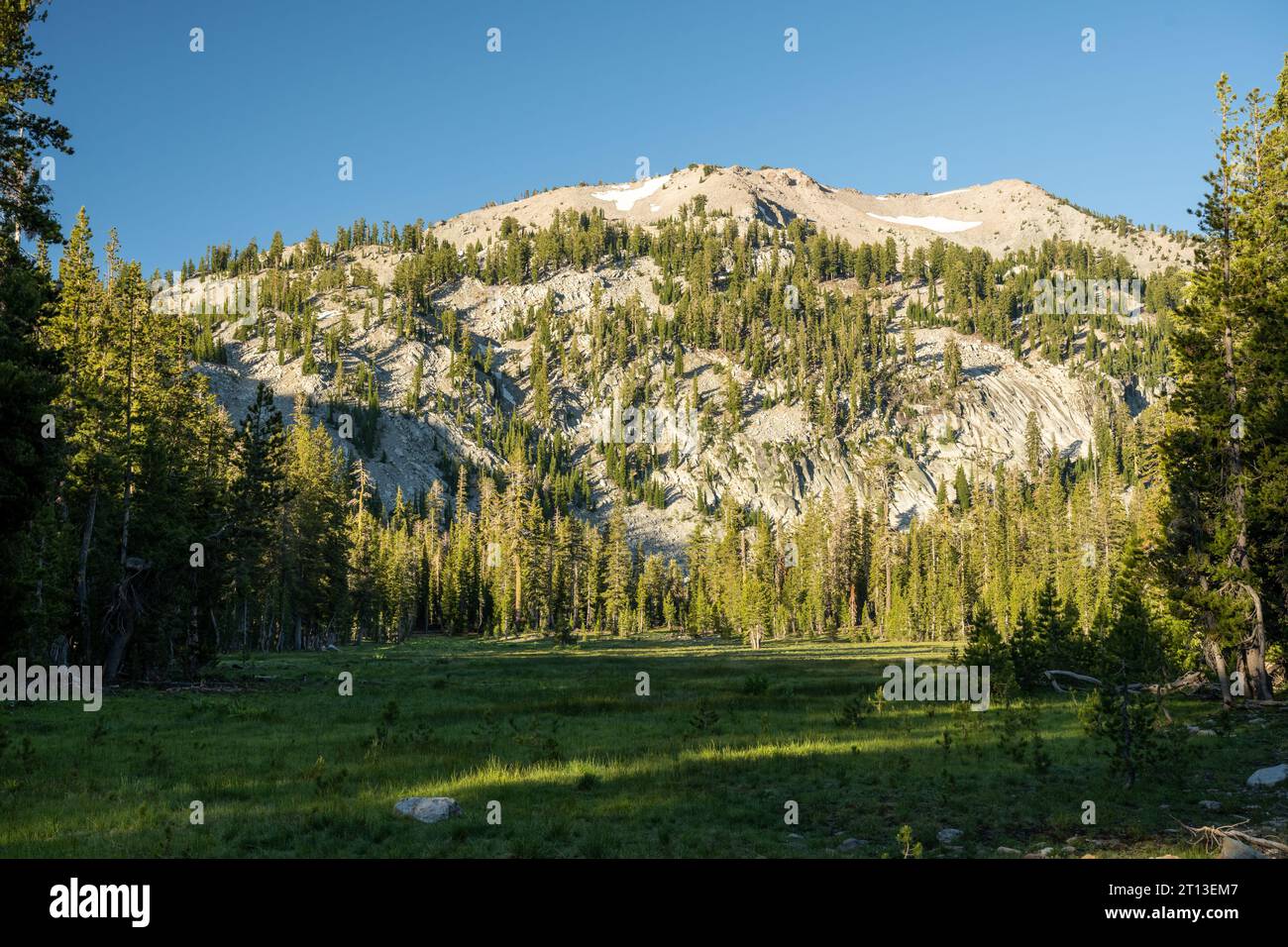 Reading Peak Stands Over Meadow to Cliff Lake Stock Photo - Alamy