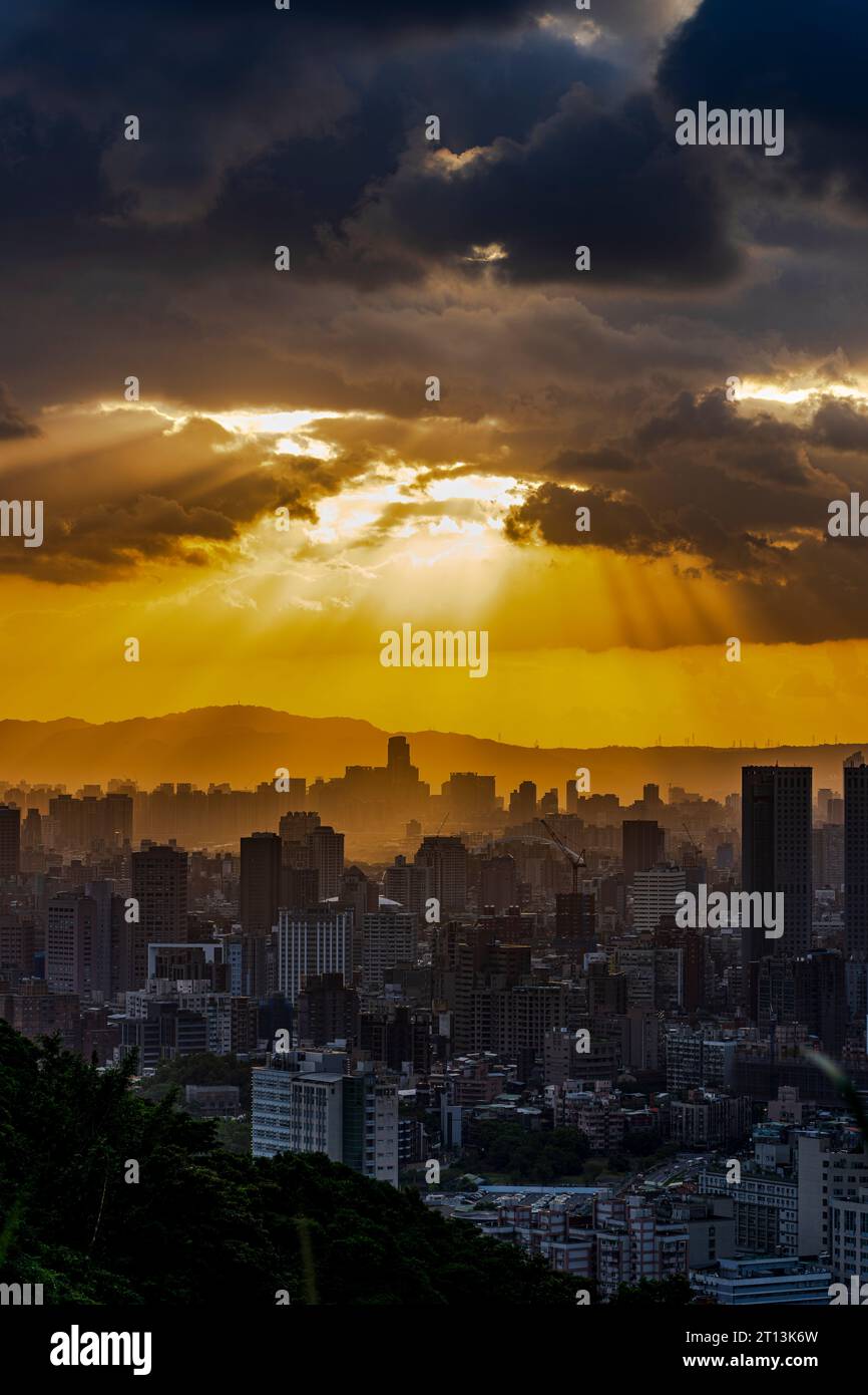 Sunset over taipei city Stock Photo - Alamy