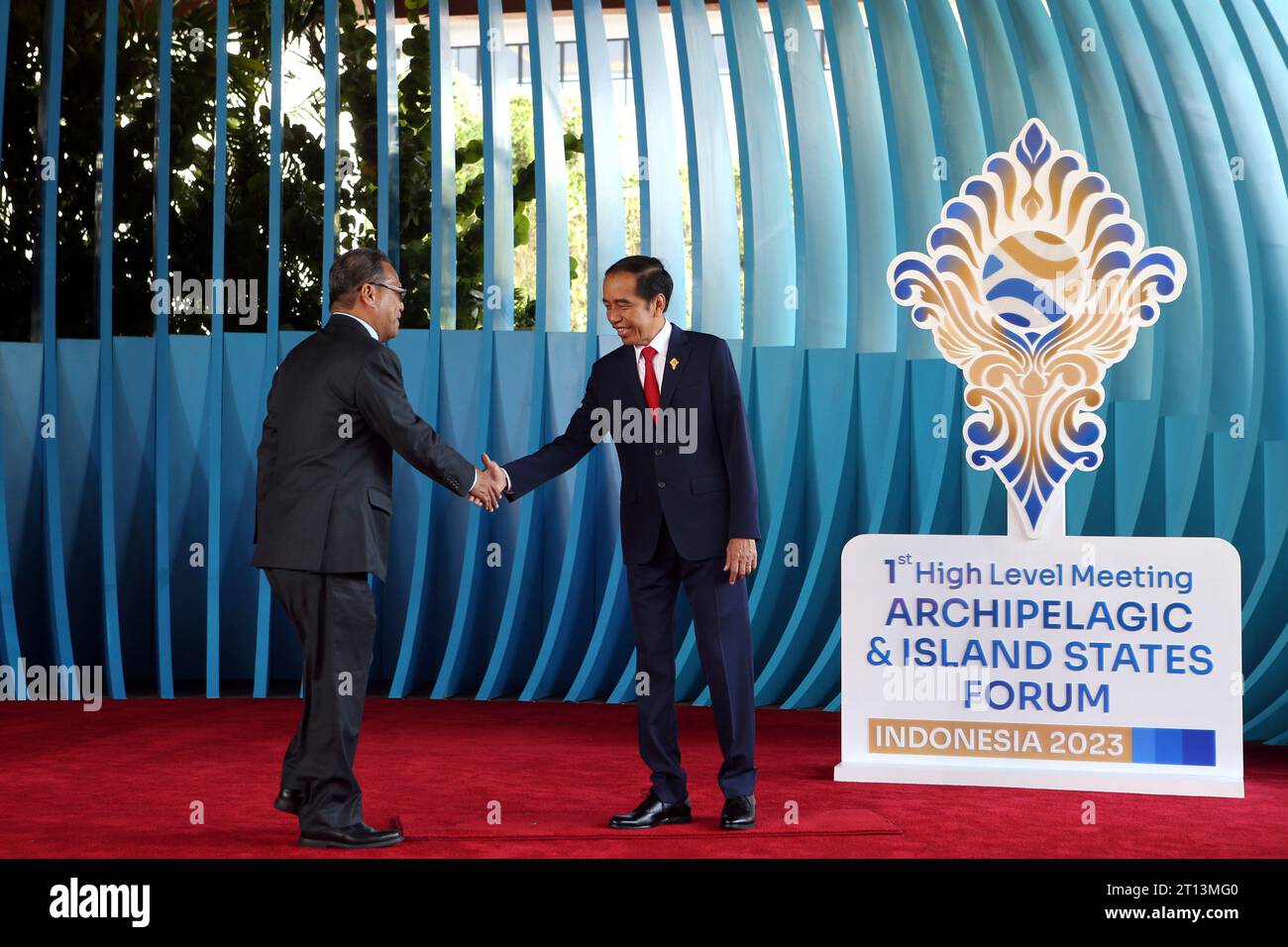 Indonesian President Joko Widodo, right, greets Micronesian President ...