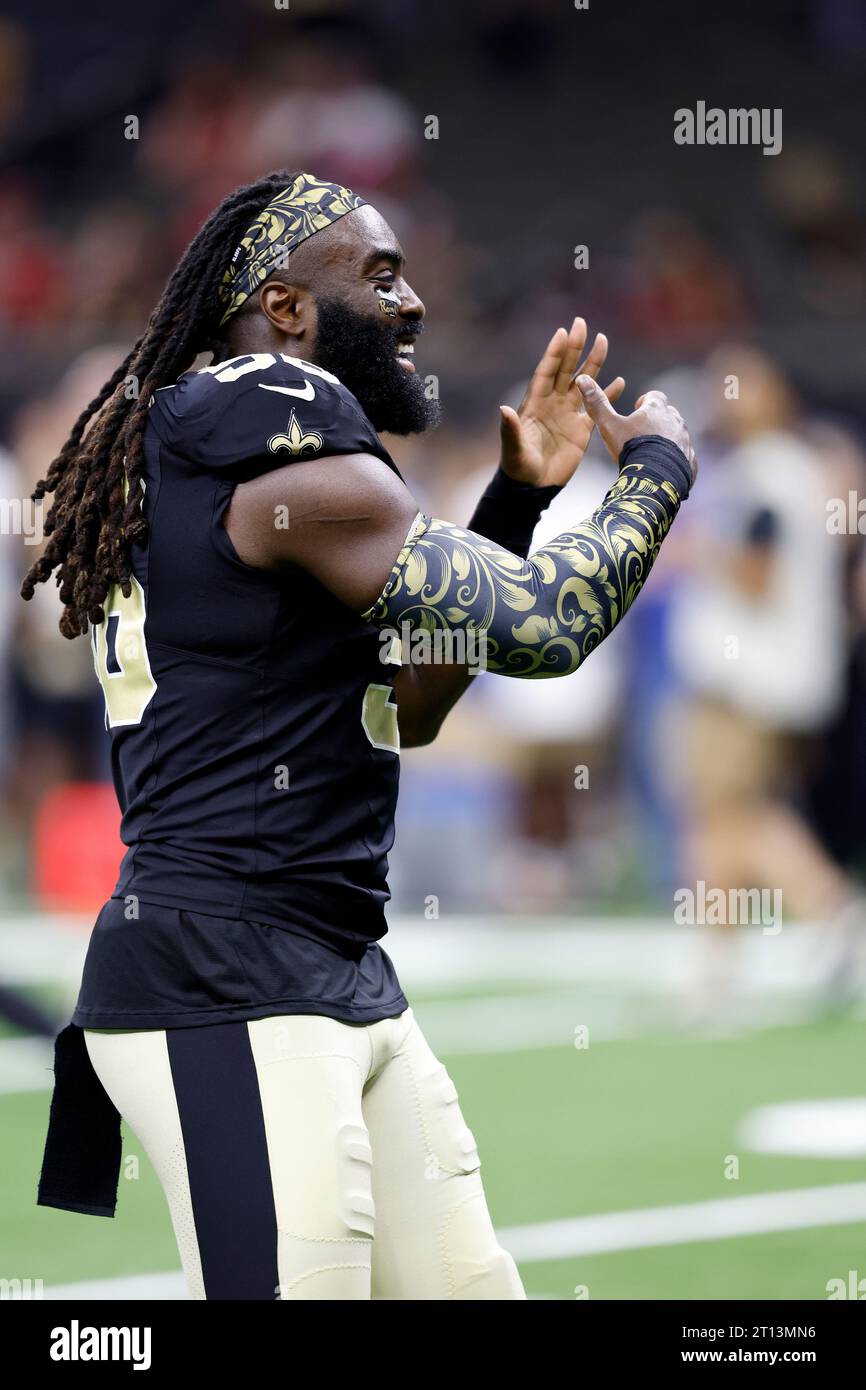 New Orleans Saints linebacker Demario Davis (56) warms up before an NFL ...