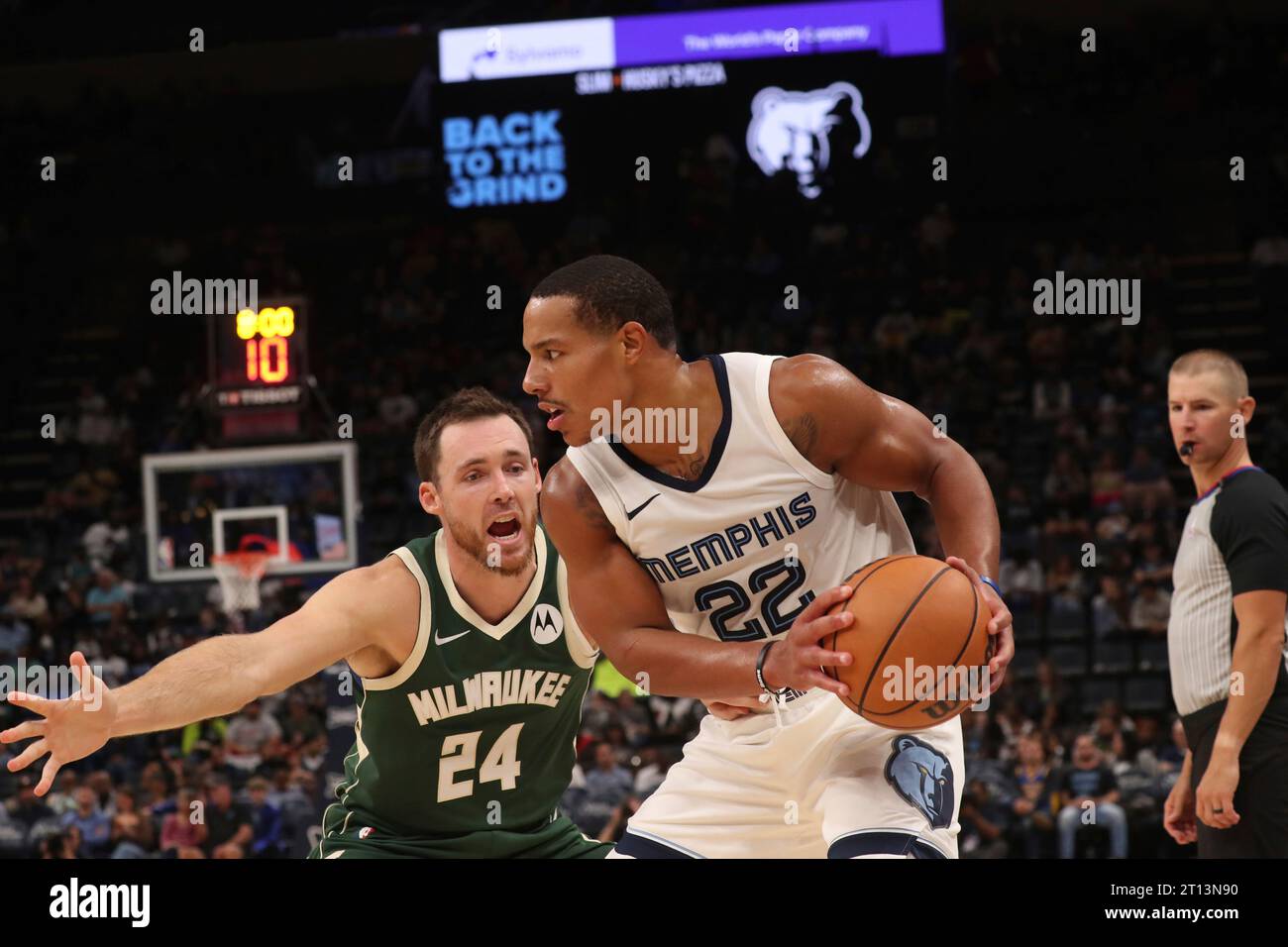 Milwaukee Bucks Guard Pat Connaughton (24) defends Memphis Grizzlies ...