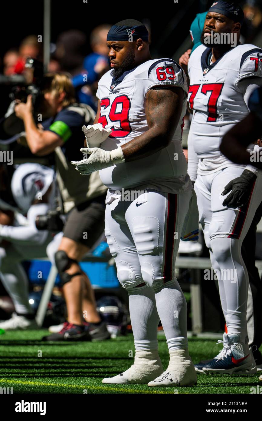 Houston Texans guard Shaq Mason (69) stands during the National Anthem ...