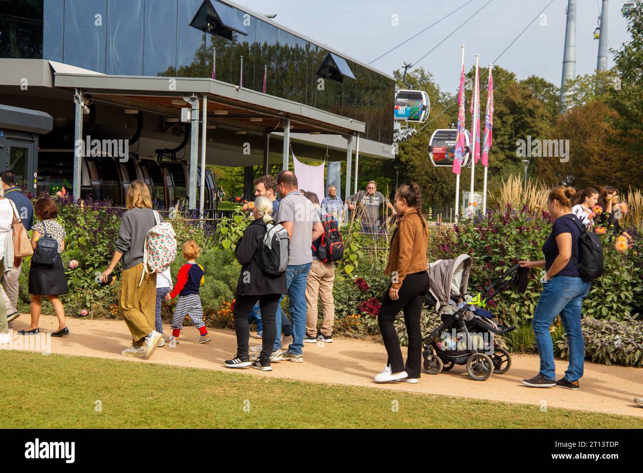 BUGA Bundesgartenschau Mannheim 2023: Die BUGA geht an diesem Tag zu Ende. Viele Besucherinnen ...