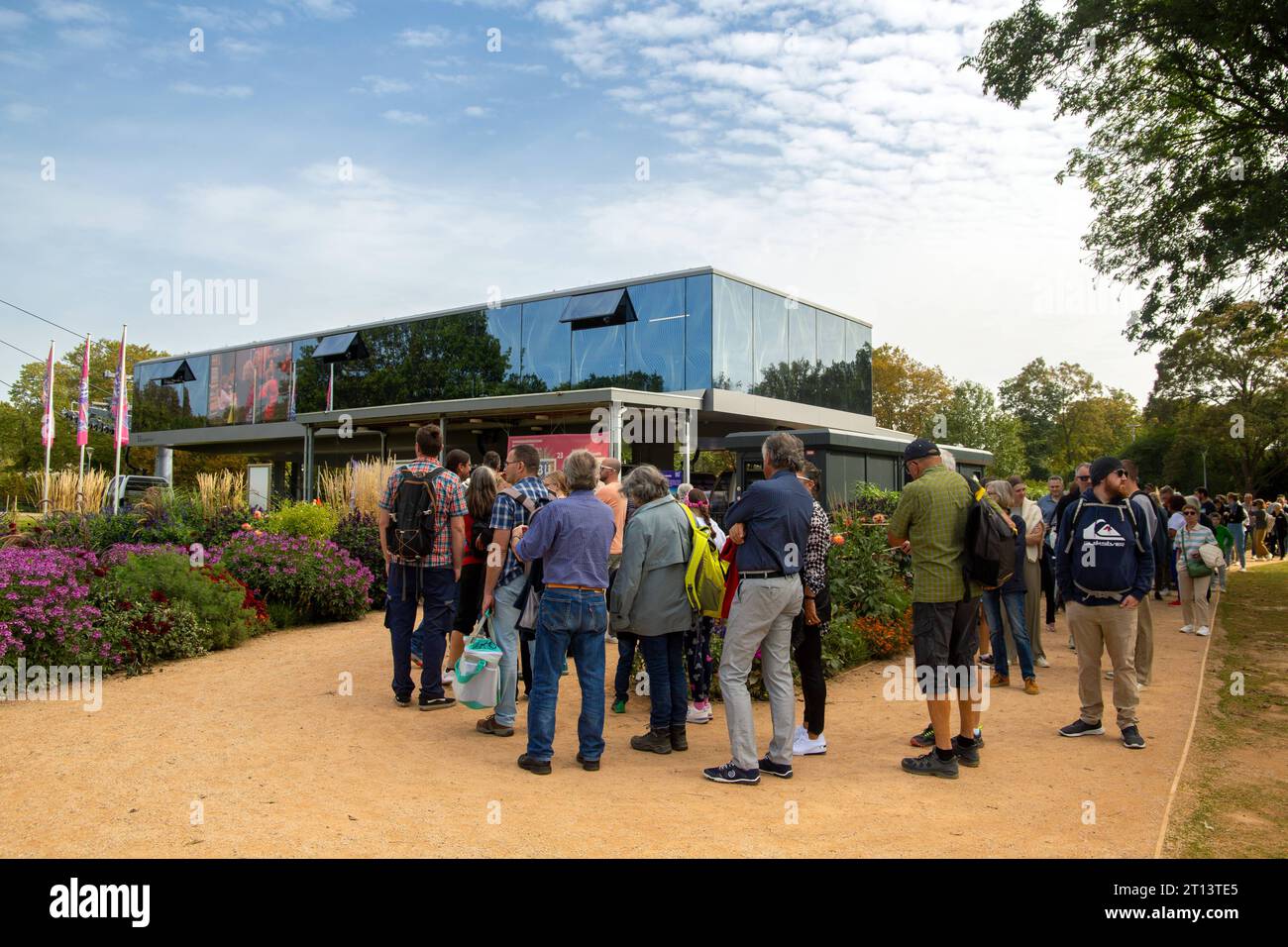 BUGA Bundesgartenschau Mannheim 2023: Die BUGA geht an diesem Tag zu Ende. Viele Besucherinnen ...