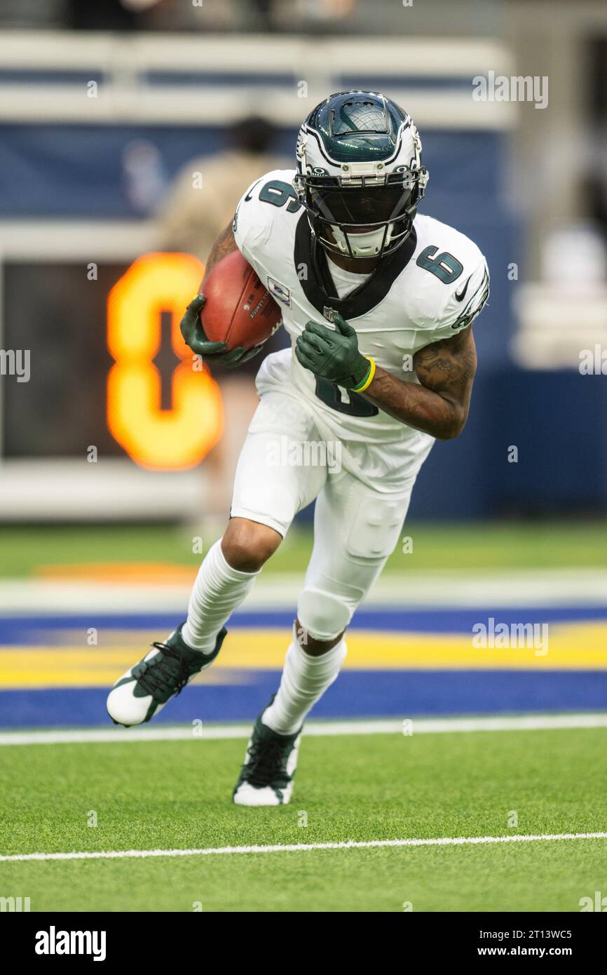 Philadelphia Eagles wide receiver DeVonta Smith (6) runs with the ball ...