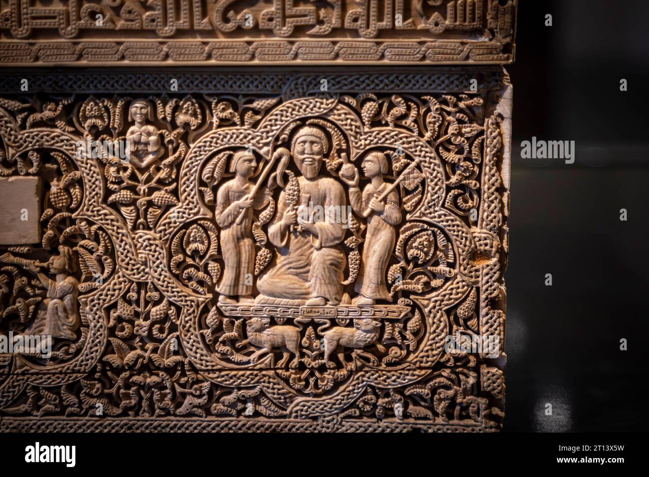 Spanish-Arab chest of the Leire monastery, 1004 after Christ ...